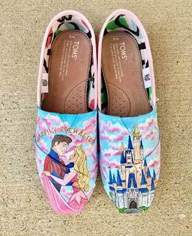 You NEED Hand Painted Disney Shoes For Your Next Trip - Lizzie Makes Magic